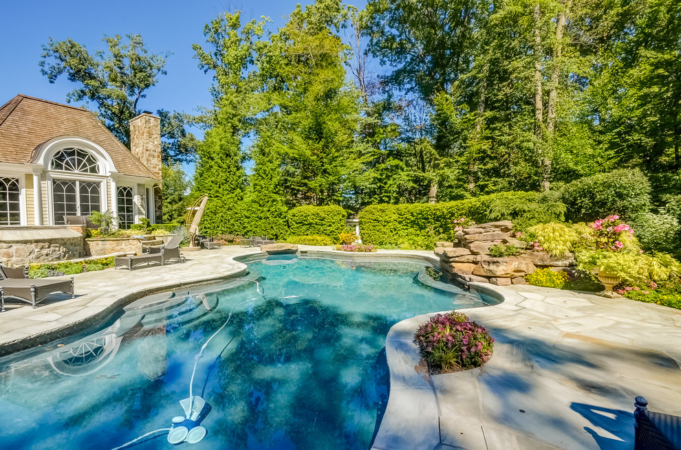 Shingle Style Home: Pool & Patio - Piscine - New York - par Berardi ...