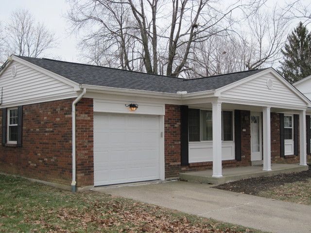Siding, soffit, trim, columns, window panels - Classique - Façade ...