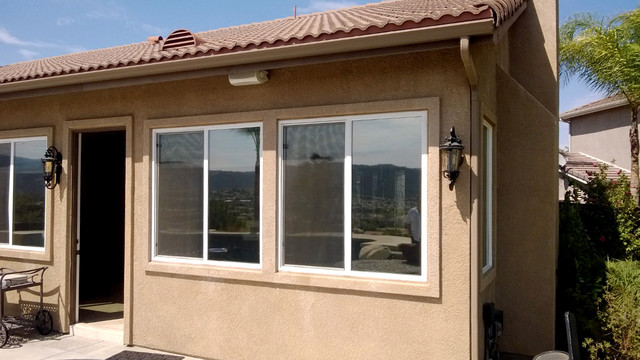 Simonton Daylight Max Vinyl Dual Pane Windows - Contemporary - Exterior ...