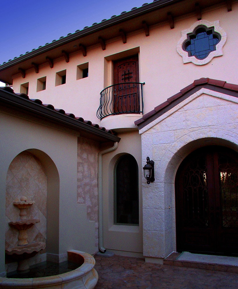 Spanish Style Courtyard at The Hills of Lakeway, Texas - Mediterranean ...