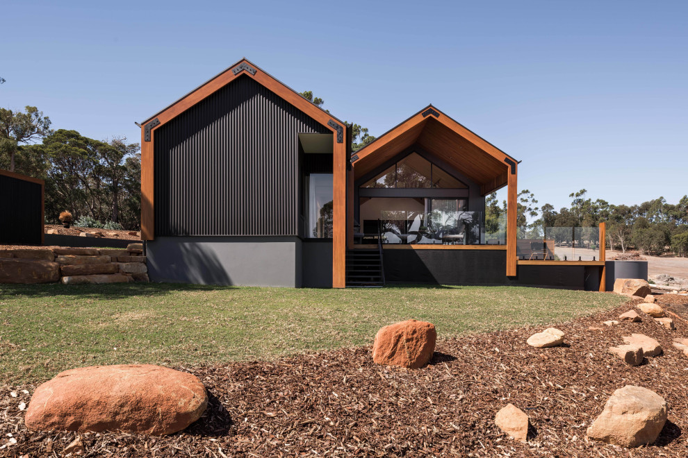 Stealth Farmhouse - Contemporary - Exterior - Perth - by Lurie Building ...