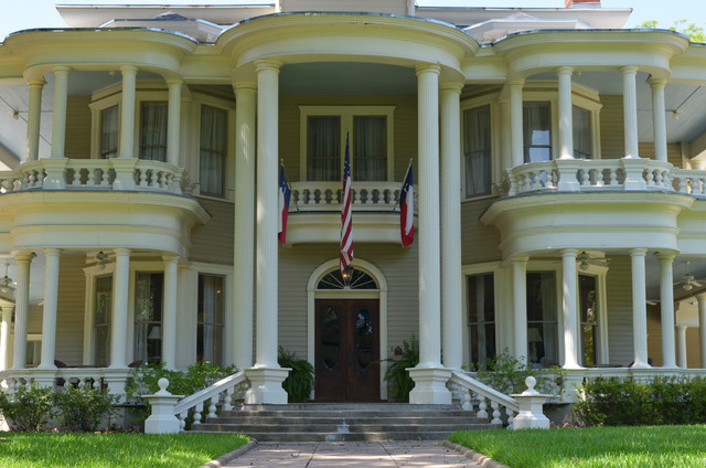 Terrell, TX: Tom & Nancy Aldinger - Traditional - House Exterior ...