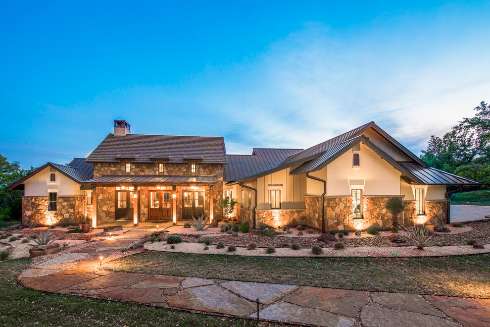 Texas Farmhouse_1 Story - Farmhouse - Exterior - Austin - by Geschke ...