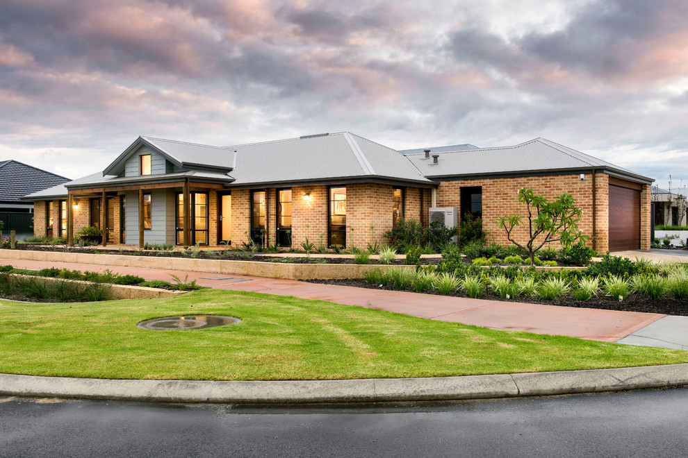 The Abingdon - Farmhouse - Exterior - Perth - by WA Country Builders ...