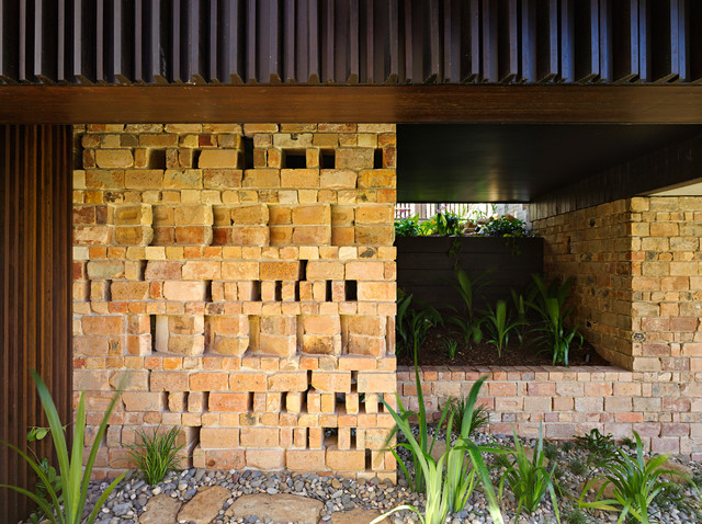 The Aperture House Support Pillar - Modern - Exterior - Brisbane - by ...