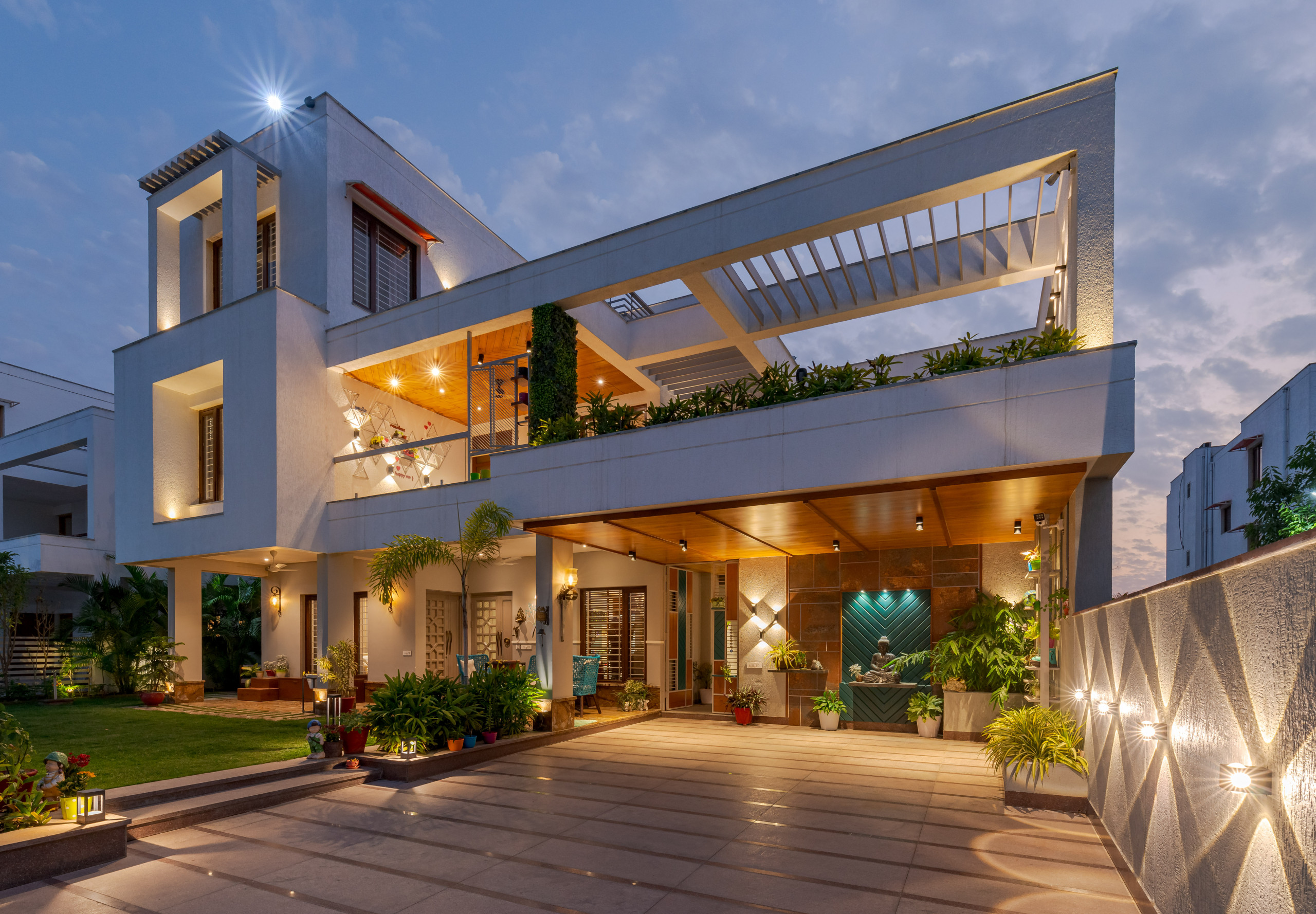10 Stunning Luxury Home Exterior Design Ideas To Elevate Your Curb Appeal 