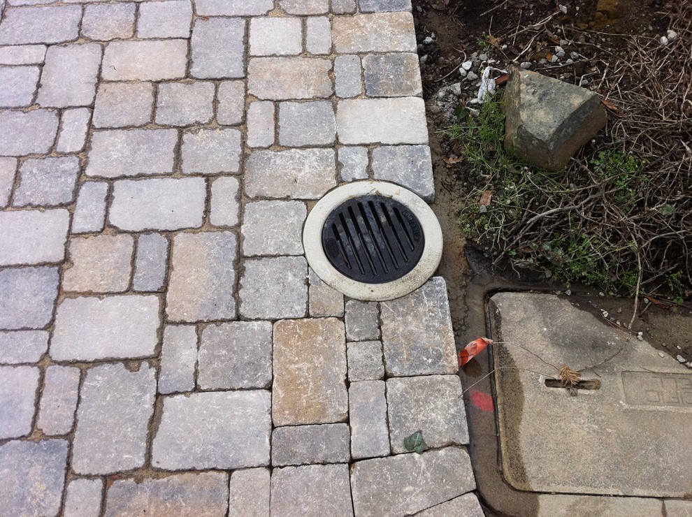 Three piece random pattern Dublin Cobble by Belgard - Contemporáneo ...