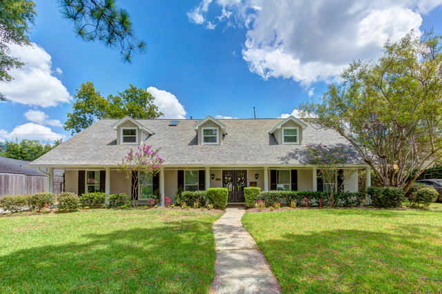 Traditional Houston Ranch-Style Gets Stunning Transitional Makeover ...