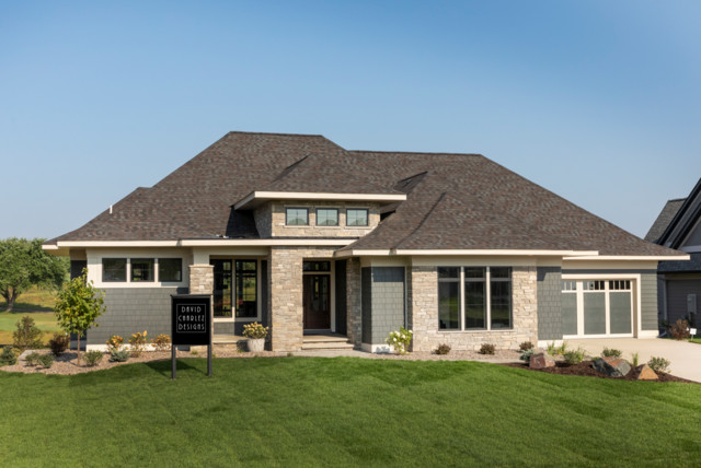 Traditional Rambler at The Royal Club - Classique - Façade ...