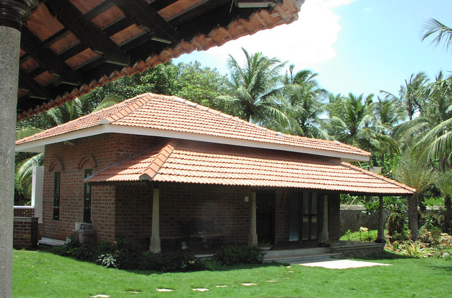 Traditional Roof - Indian - Exterior - Chennai - by Benny Kuriakose | Houzz