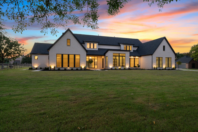 Ultra Modern Farmhouse {Frisco, TX} - Moderne - Façade - Dallas - par ...