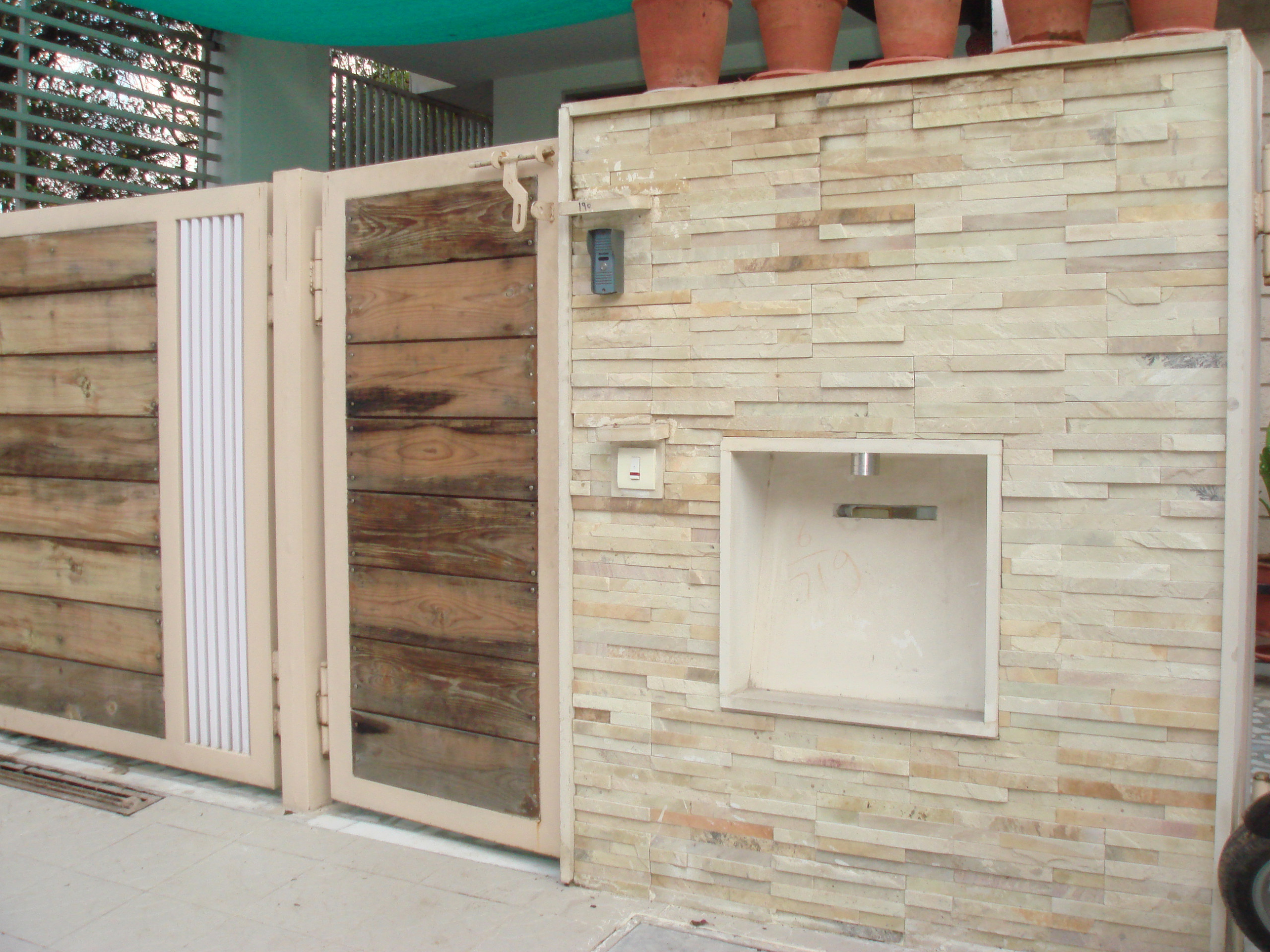 6 Perfect Materials for Beautiful Compound Wall Designs