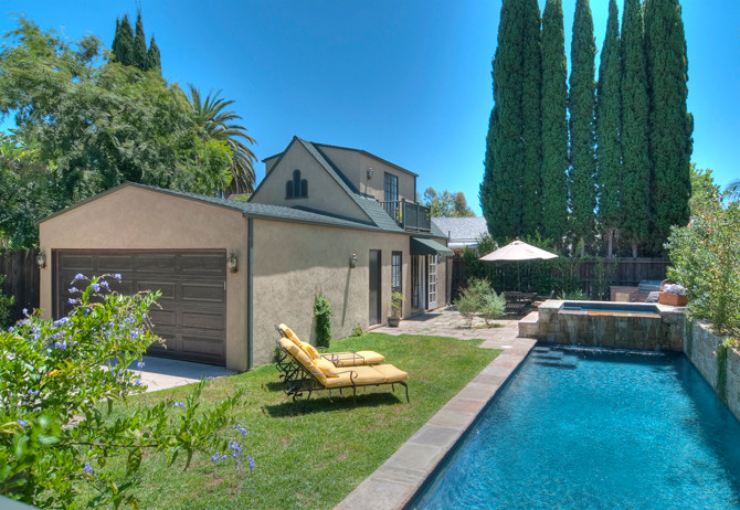 Warner Dr - Traditional - Exterior - Los Angeles - by Sergio Schwark ...