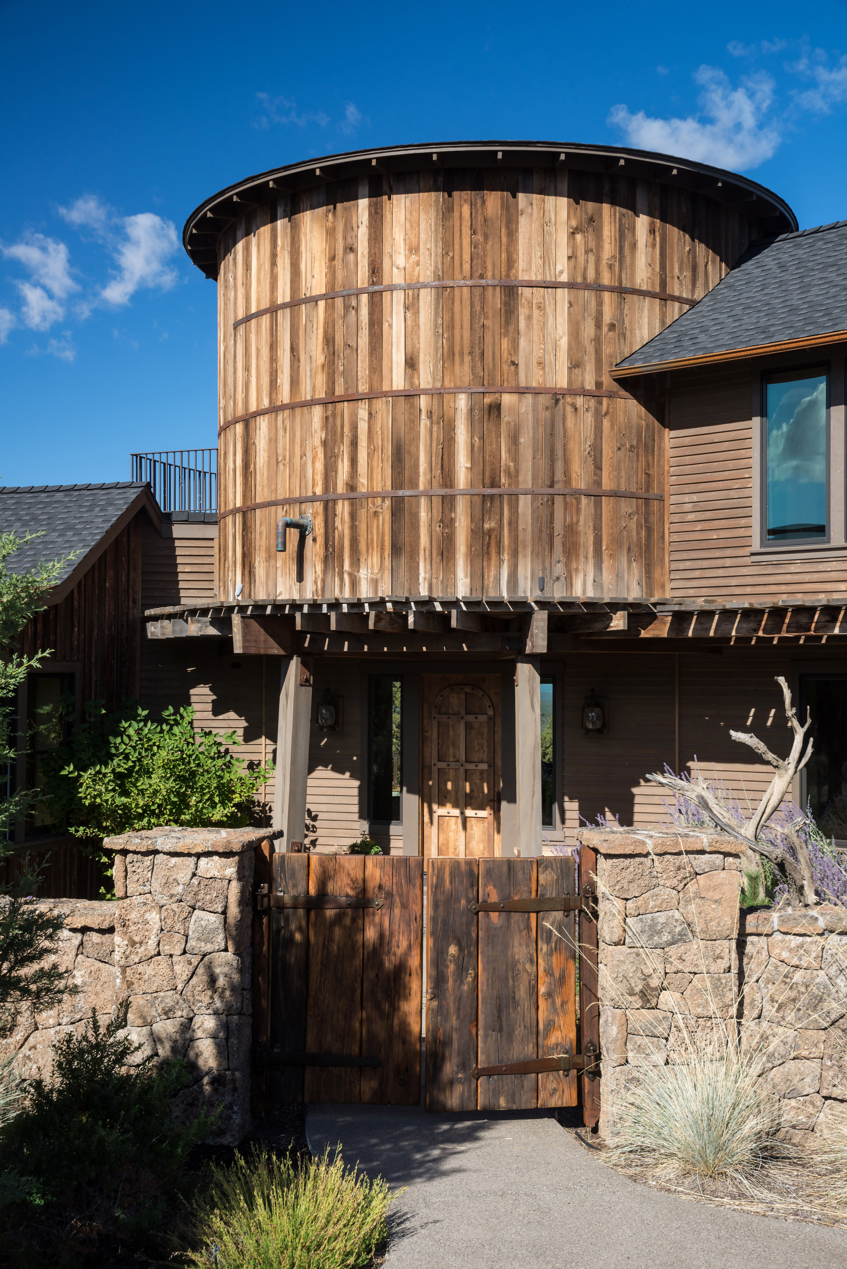 House Front Elevation With Gate