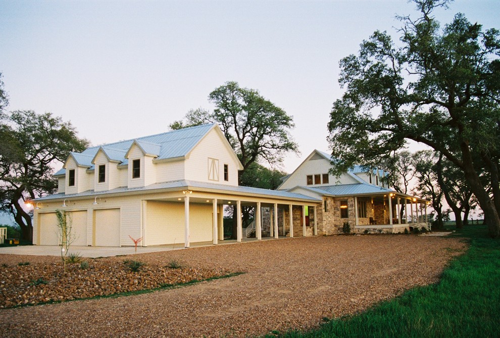 Weimer Farmhouse - Farmhouse - Exterior - Houston - by Hughes Building ...