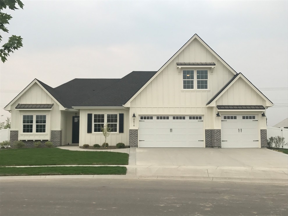 White Modern Farmhouse - Farmhouse - Exterior - Boise - by MK Custom Homes LLC | Houzz