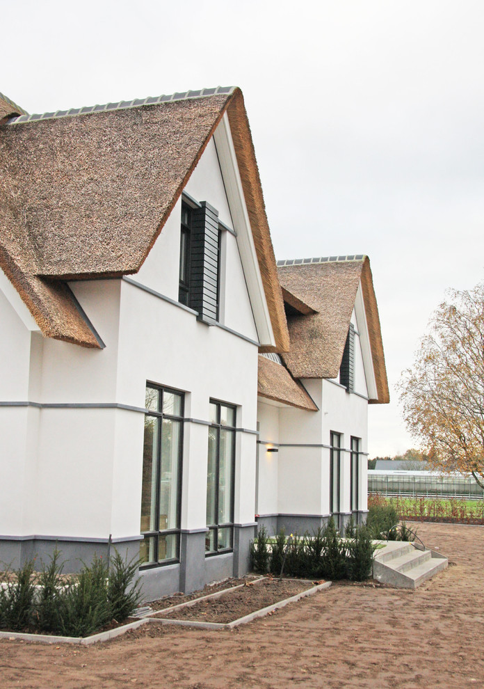 Wiite Villa met rieten dak - Contemporary - House Exterior - Amsterdam ...