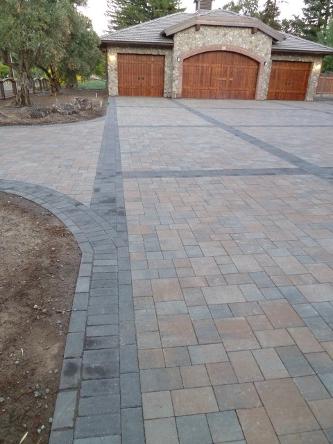 Wine Country Basalite Artisan Slate Paver Driveway - Montagne - Façade ...