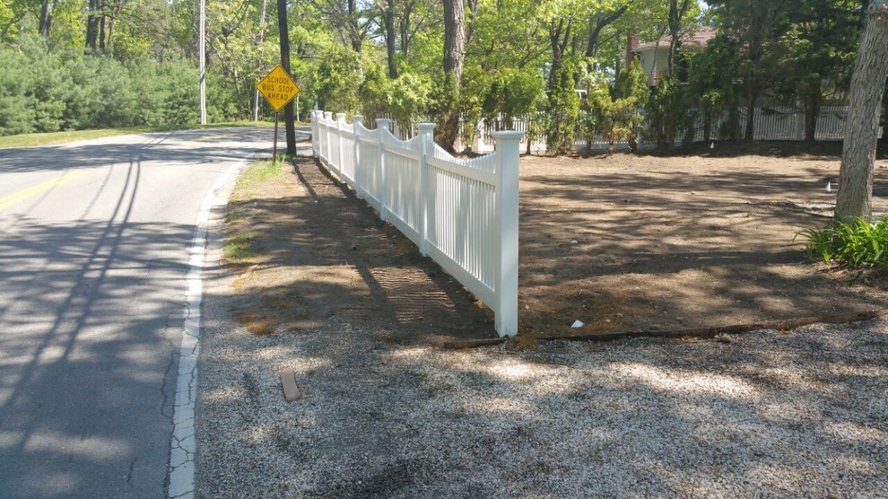 Yard Fence - Wainscot, NY - Classique Chic - Façade - New York - par ...
