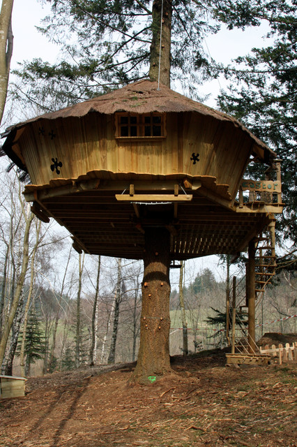 Cabanes dans les arbres - Eclectic - House Exterior - Saint-Etienne ...