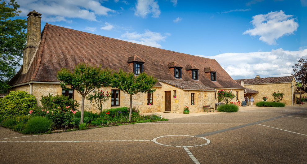Chartreuse - Farmhouse - Exterior - Bordeaux - by Cyril Caballero ...