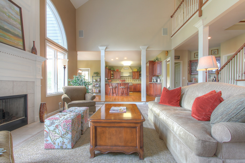 Brookstone - AFTER staging - Traditional - Family Room - Chicago | Houzz