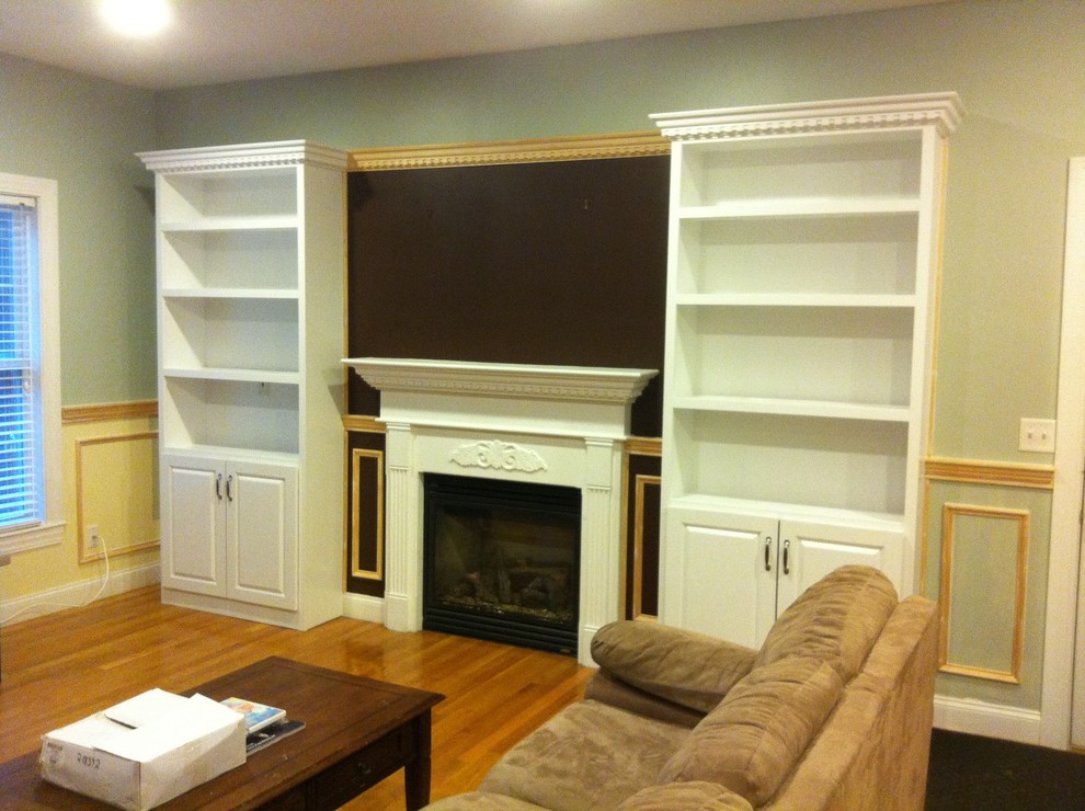 Custom Shelving & Wainscoting - Classique - Salle de Séjour - Boston ...