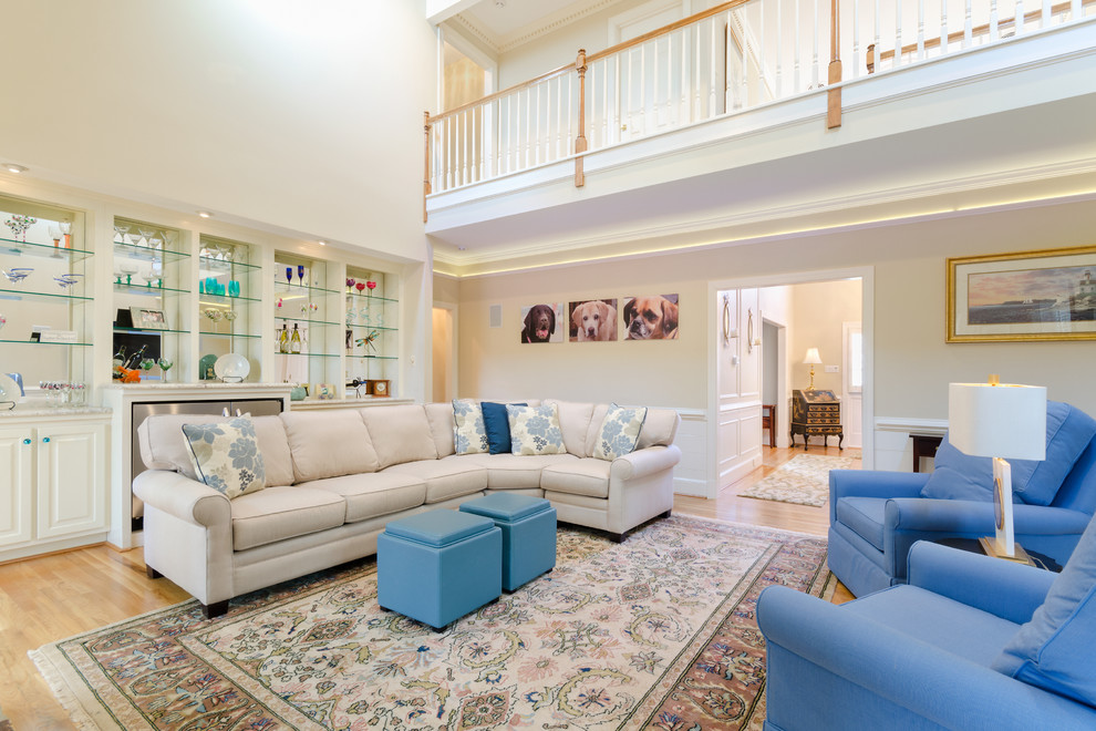 Decorating and Design Ideas with pizzazz for First Floor Living Area ...