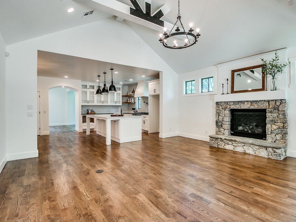 Farmhouse Alta Dena - Farmhouse - Family Room - Oklahoma City - by ...