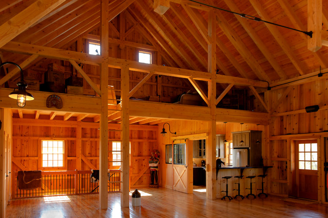 Jones Timber Frame Party Barn - Landhausstil - Wohnzimmer - Sonstige ...