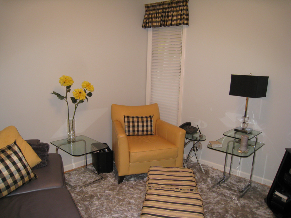 Modern Small Space Den - Modern - Family Room - Toronto - by User | Houzz