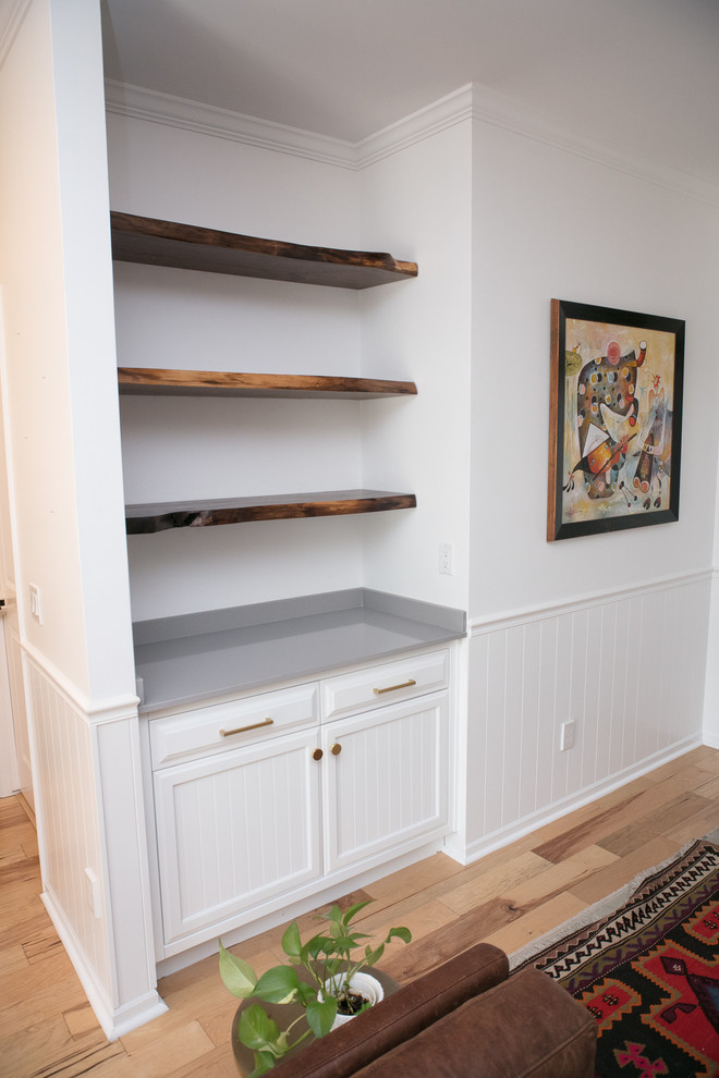 Walnut Live Edge Float Shelf Built-Ins - Moderne - Salle de Séjour ...