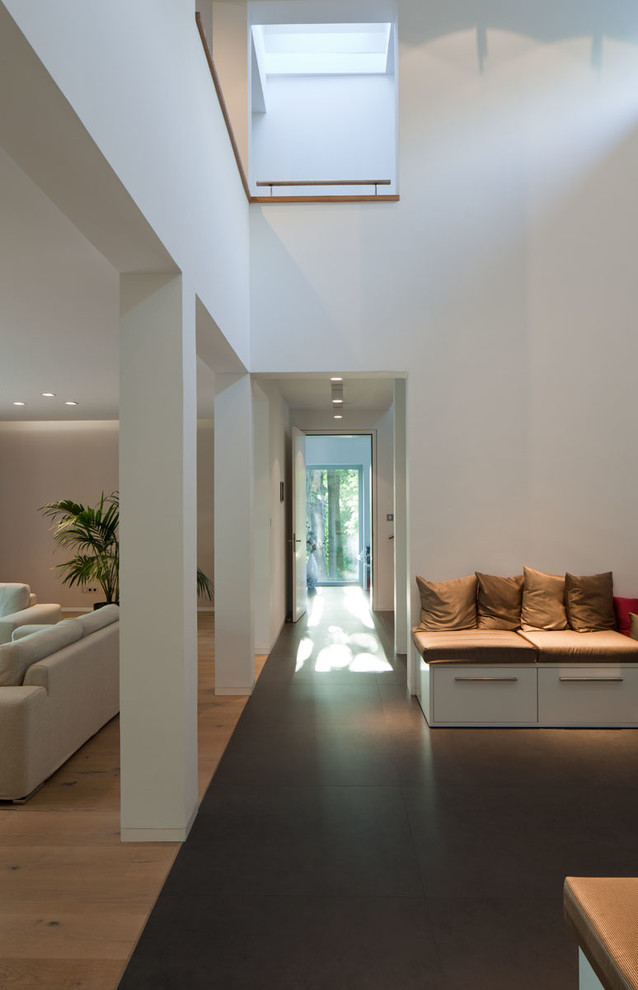 Mut zum Material: Umbau und Erweiterung Stadtvilla - Modern - Flur ...