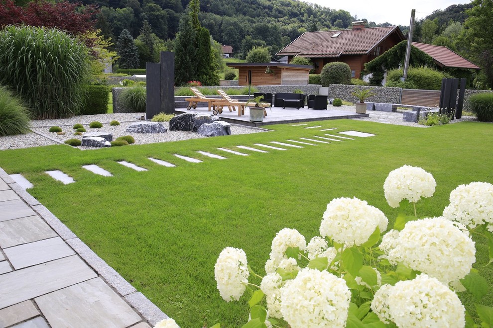 Gartenumgestaltung mit Naturstein und viel Raum - Garden - Munich - by ...