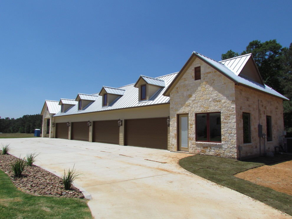 Beautiful Ranch on top of the Hill - Farmhouse - Garage - Houston - by ...
