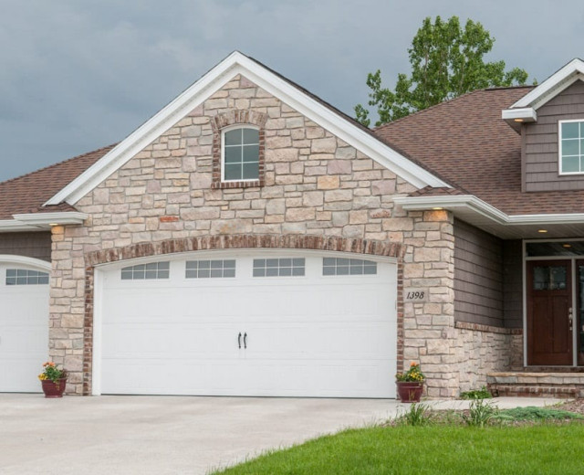 Bellevue Real Thin Stone Veneer Garage Exterior - Classique - Garage ...