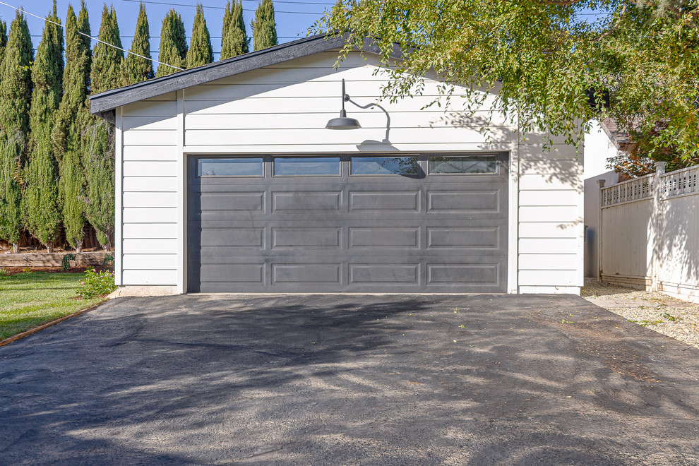 Chic modern farmhouse Pasadena Historic Highlands - Farmhouse - Garage ...