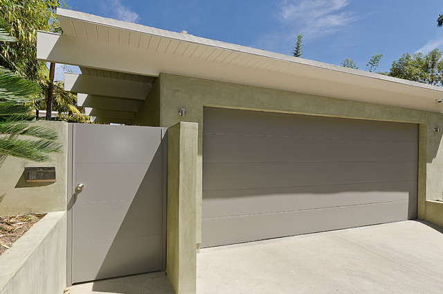 Contemporary Steel Gates and Garage Door - Contemporain - Garage - Los ...