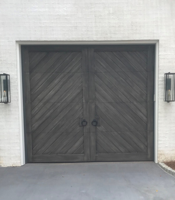 Diagonal Lines - Solid (No Glass) - Moderne - Garage - Atlanta - par ...