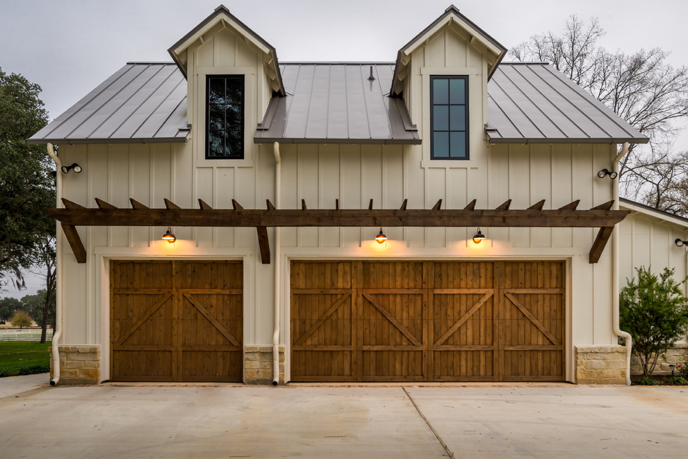Farmhouse - Farmhouse - Garage - Houston - by William David Homes | Houzz