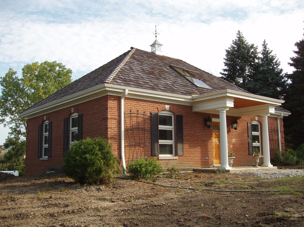 Georgian Colonial Styled Garage Exterior - Klassisch - Garage - Chicago ...
