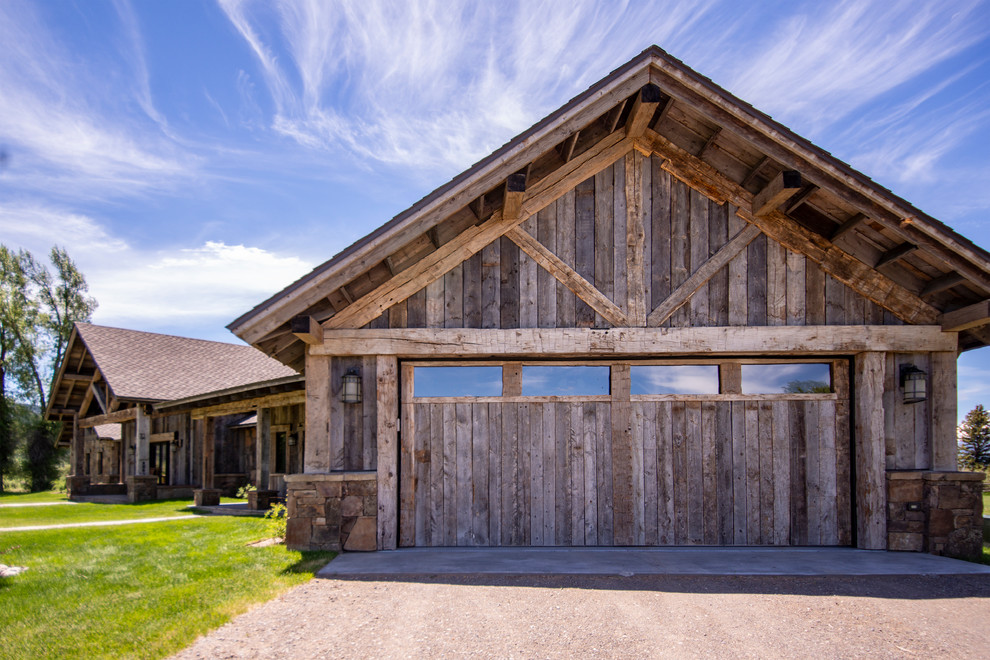 Rustic vacation home close to the teton national park - Rustic - Garage ...