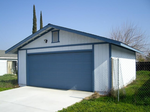 Simple Garage - Country - Garage - Sacramento - by V-Builders | Houzz IE