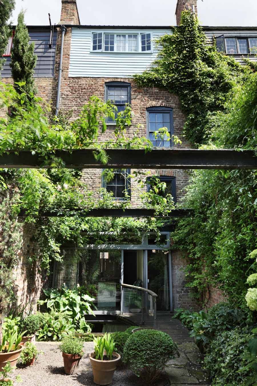 8 Design Moves That Can Give a Flat Garden More Depth or Height | Houzz UK