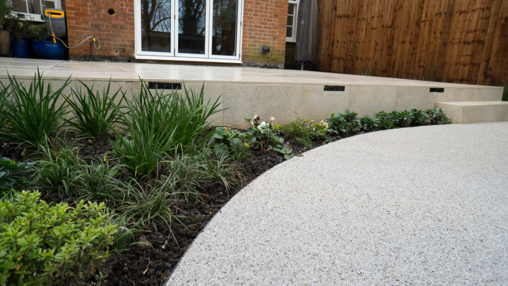 A curved garden design and landscaping - Contemporary - Landscape ...