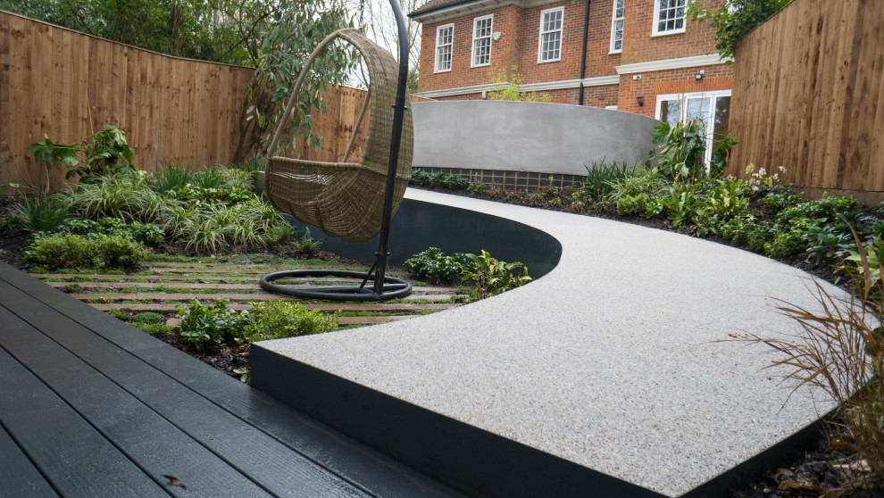 A curved garden design and landscaping - Contemporary - Landscape ...