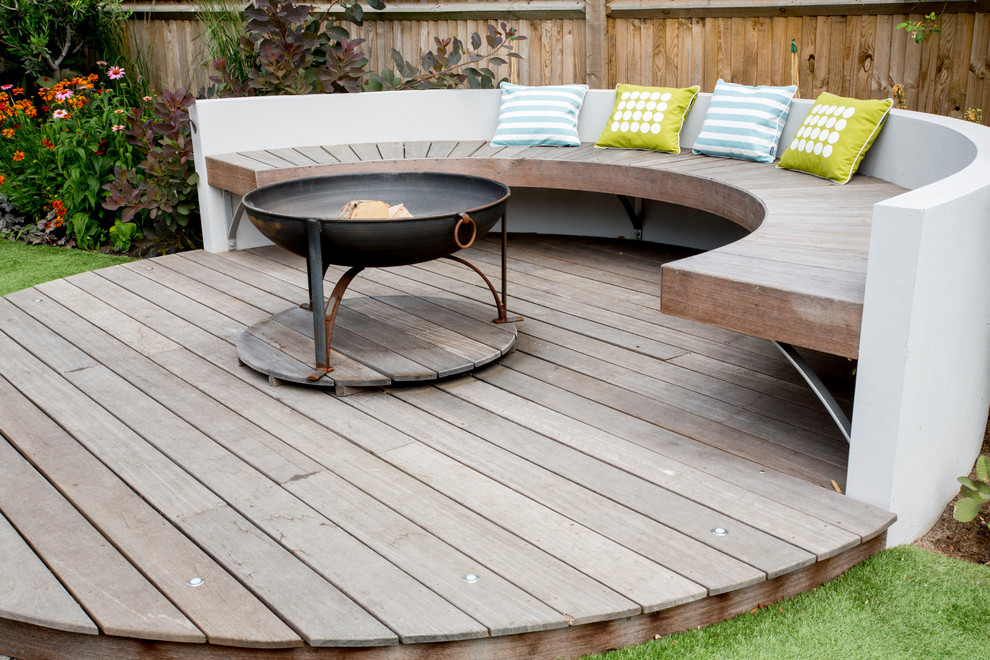 A functional and flowing family garden - Modern - Landscape - London ...