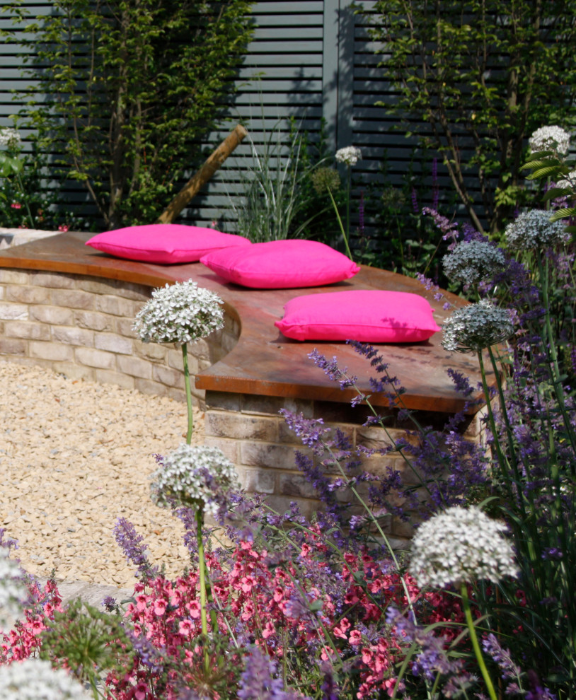 A small town garden - Traditional - Landscape - Kent - by greencube ...