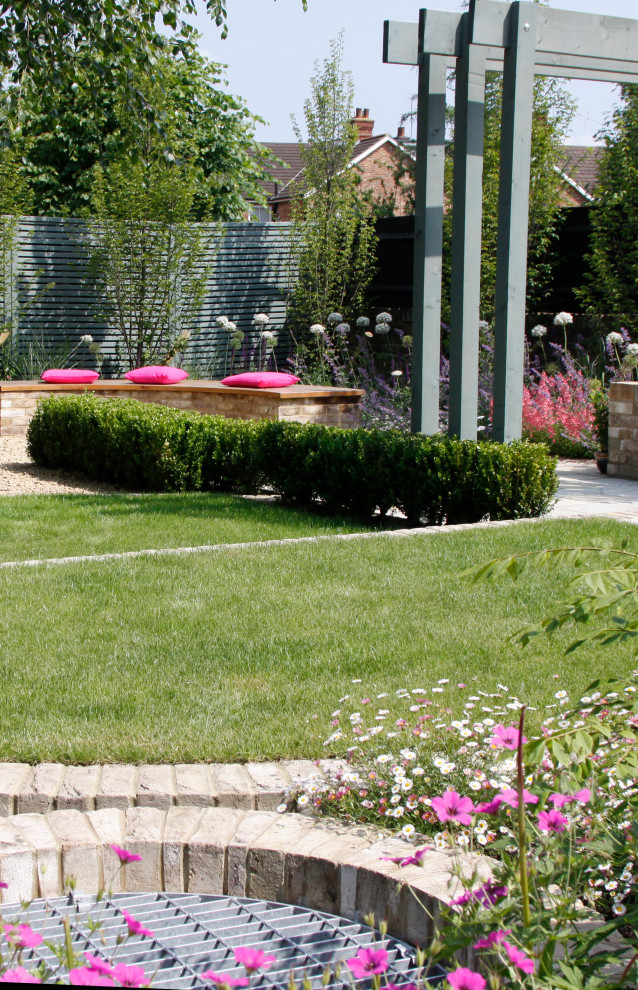 A small town garden - Traditional - Landscape - Kent - by greencube ...