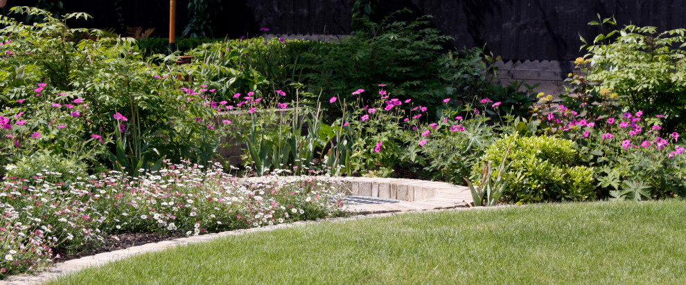A small town garden - Traditional - Landscape - Kent - by greencube ...